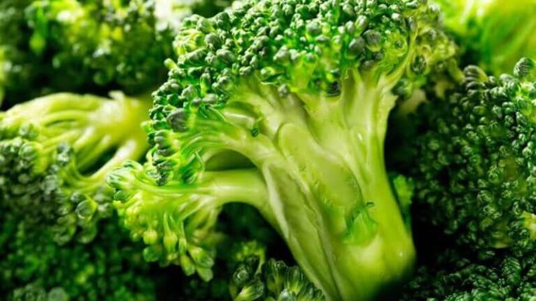 30 Best Anti-Aging Foods That Keep Your Skin Younger